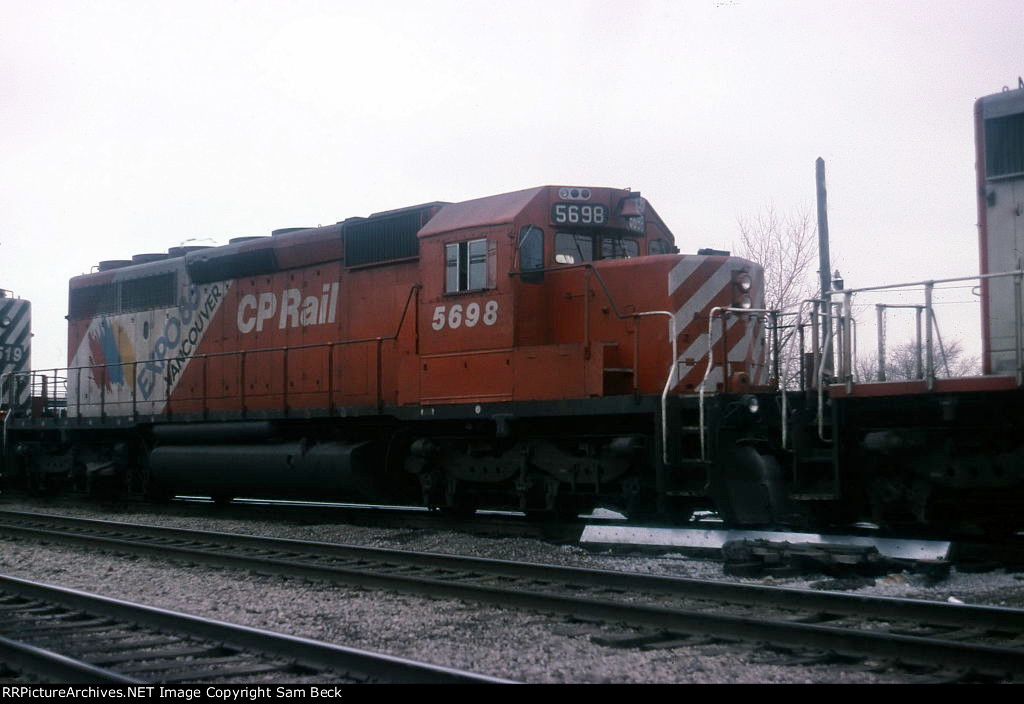 CP 5698--SD40-2